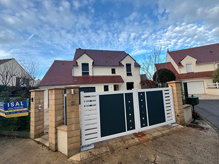 Maison à louer - Marolles-en-Brie - 8 pièces - 4 chambres