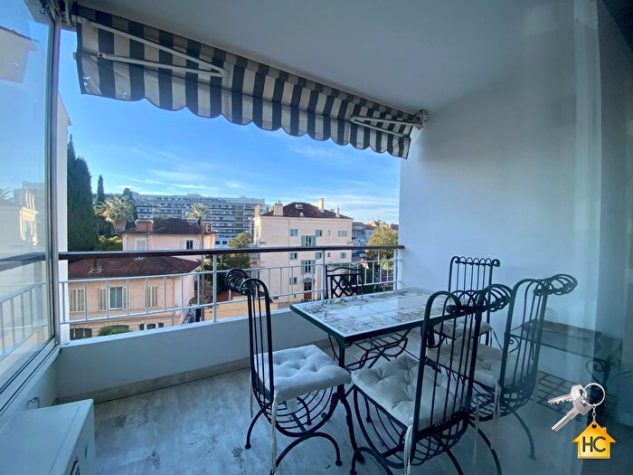 Cannes, Californie Pezou : Appartement 2 pièces à vendre