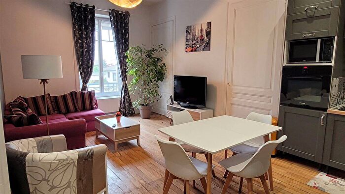 Appartement à louer - Le Bachut, Lyon ème arrondissement - 4 pièces - 2 chambres