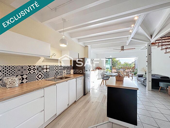 Appartement à vendre - Les Avirons, Centre-ville, Bois de Nèfles, Le Ruisseau - 3 pièces - 2 chambres