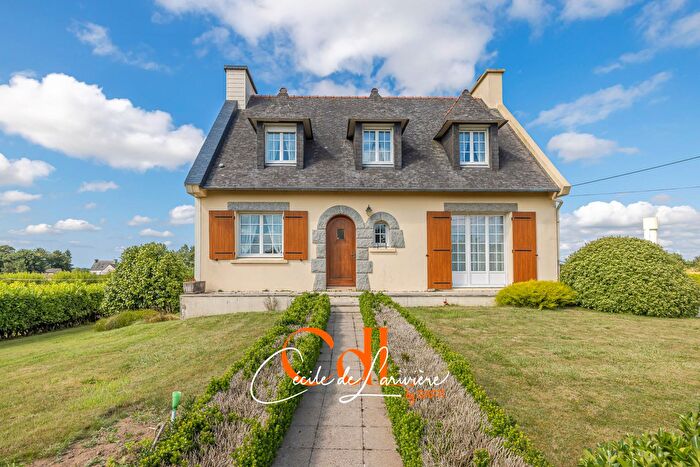 Maison à vendre - Ploudaniel - 6 pièces - 5 chambres