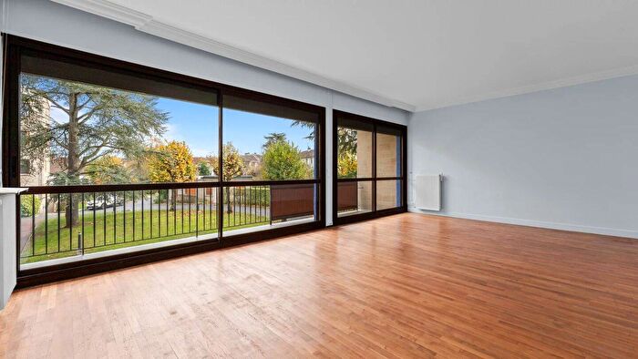 Appartement à louer - Jardy-Centre Ville, Vaucresson - 4 pièces - 2 chambres