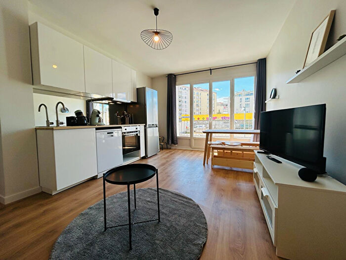 Villeurbanne, Ferrandière, Maisons Neuves : Appartement 4 pièces à louer