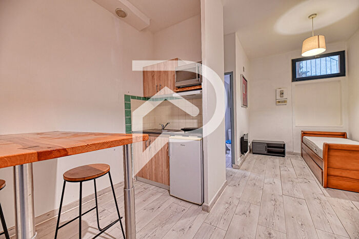 Appartement à louer - Nîmes, Placette - 1 pièce