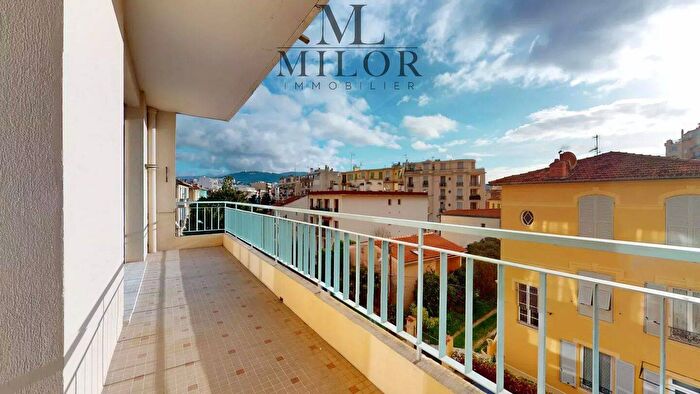 Appartement à louer - Evêché, Nice - 2 pièces - 1 chambre