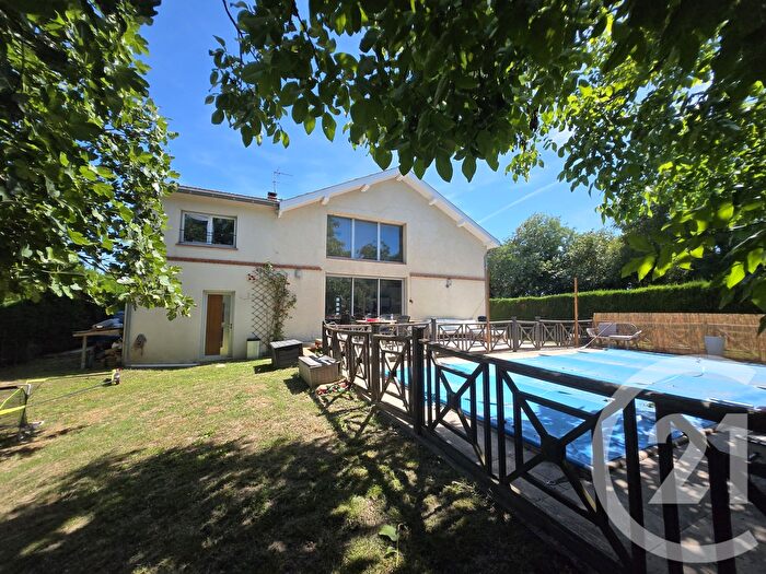 Maison 5 pièces à louer à Vernet