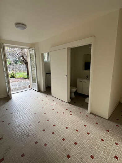 Appartement à louer - Brive-la-Gaillarde, Centre-ville, Pont Cardinal, Champanatier - 1 pièce