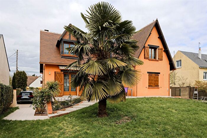 Maison à vendre - Fleury-les-Aubrais, Clos de la Grande Salle, Villevaude, Vallée, Ormes du Mail - 7 pièces - 4 chambres