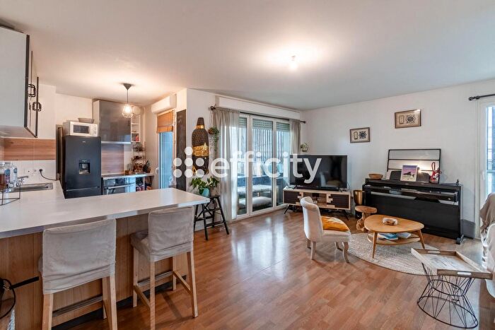 Appartement à vendre - Choisy-le-Roi, Centre-ville, Parc Prairie, Hautes Bornes - 3 pièces - 2 chambres