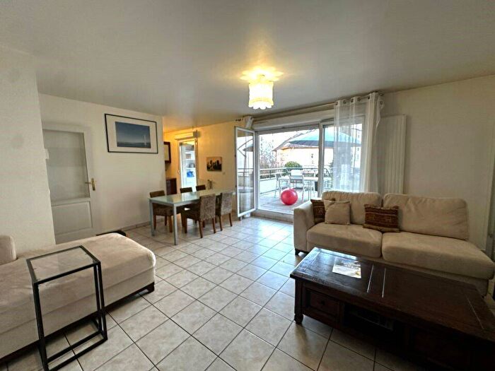 Appartement à louer - Beulet-Ile de France, Annemasse - 4 pièces - 3 chambres