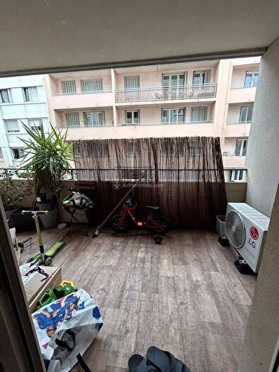 Appartement 4 pièces à Villeurbanne, République, Tolstoi, à louer
