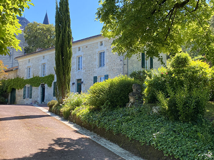 Mouthiers-sur-Boëme - Maison 7 pièces à vendre