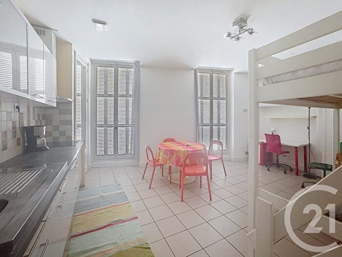 Appartement 2 pièces à Bordeaux, Capucins, Saint-Michel, à louer