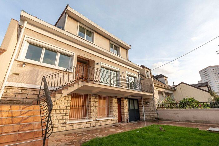 Maison à louer - Centre, LHaÿ-les-Roses - 15 pièces - 1 chambre