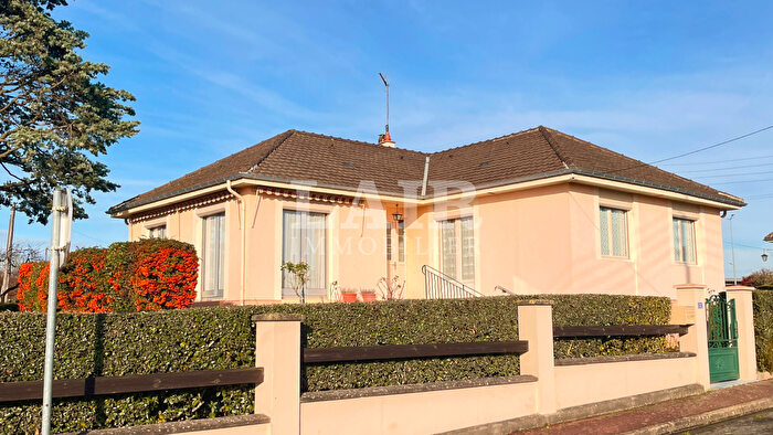 Maison à vendre - Fresnay-sur-Sarthe - 5 pièces - 3 chambres