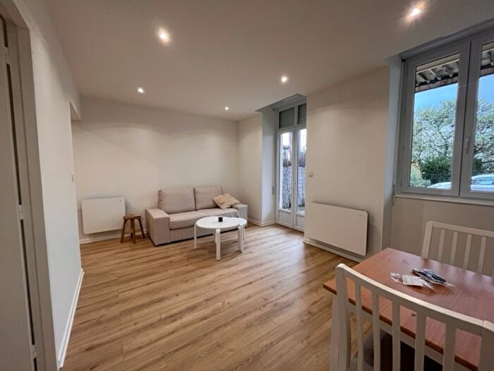 Appartement à louer - Le Péage-de-Roussillon - 2 pièces - 1 chambre