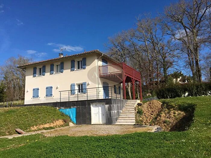 Maison à vendre - Sauveterre-de-Béarn - 5 pièces - 3 chambres