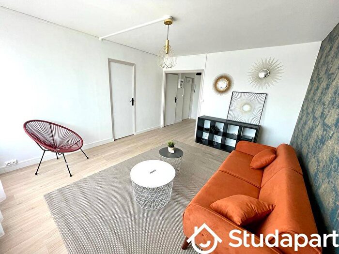 Appartement à louer - Chemin Vert-Europe, Reims - 1 pièce - 3 chambres