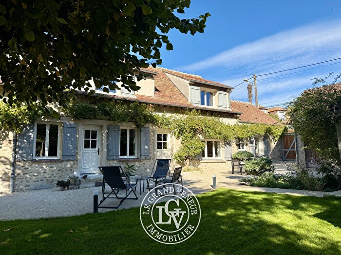 Maison 8 pièces à vendre à Fontaine-le-Port
