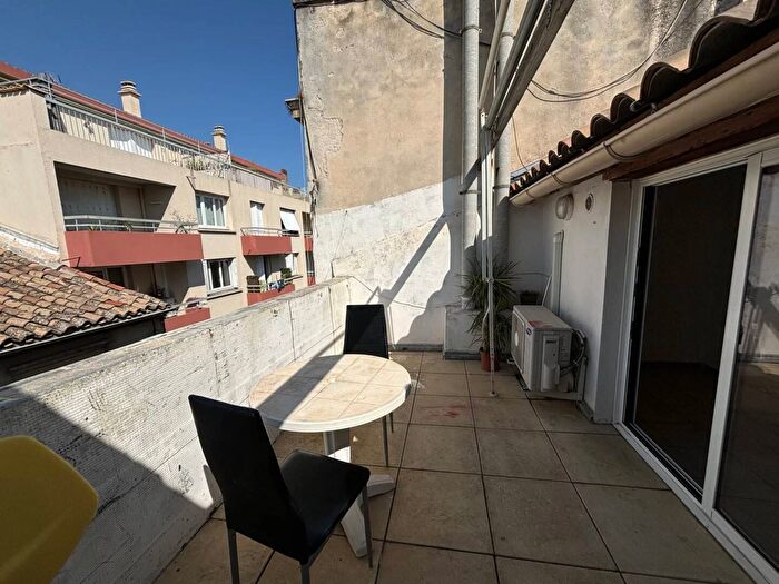 Appartement à louer - Beaucaire, Nîmes - 1 pièce