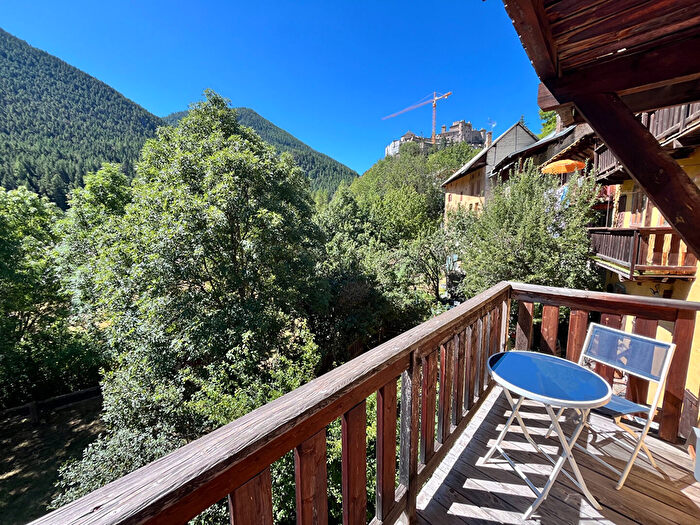 Château-Ville-Vieille : Appartement 1 pièce à vendre