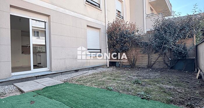 Appartement à vendre - Pontault-Combault, Centre commercial - 2 pièces - 1 chambre