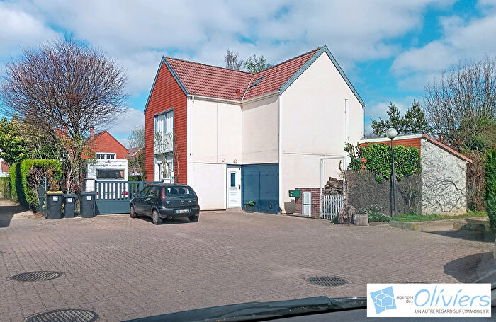 Maison à vendre - Voisins-le-Bretonneux - 8 pièces - 6 chambres