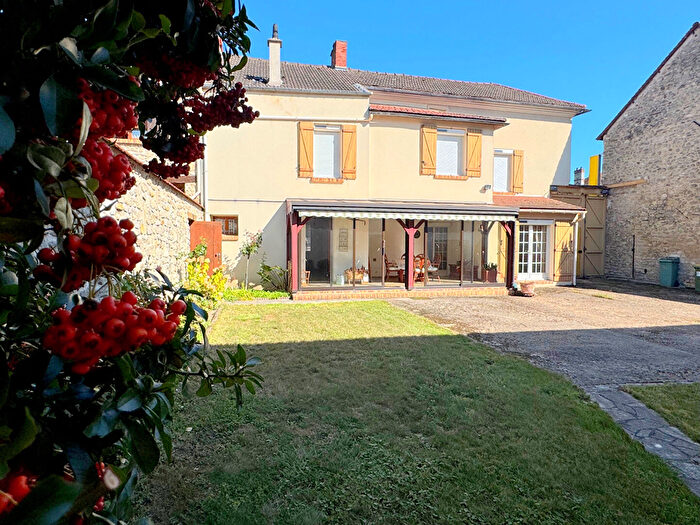 Maison 6 pièces à Nézel, à vendre