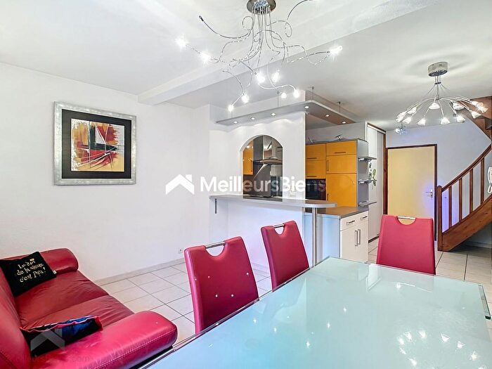 Appartement à vendre - Saint-Jean-de-Maurienne - 4 pièces - 3 chambres