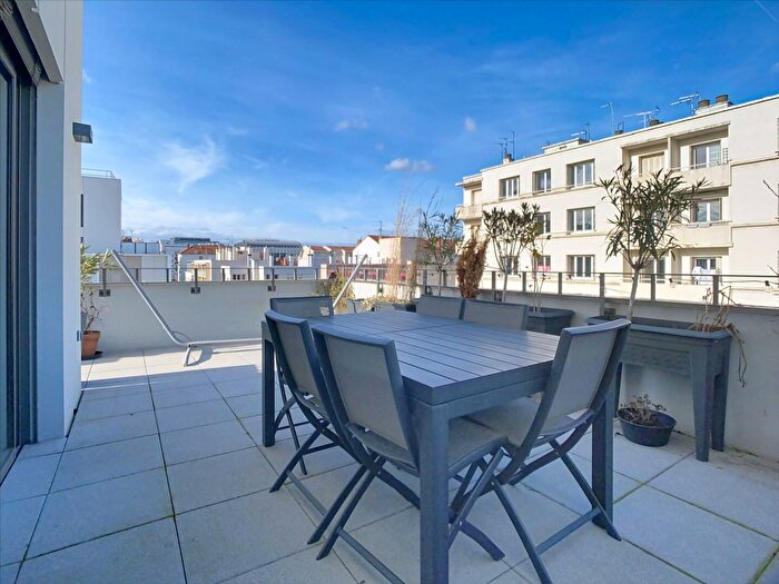 Appartement à louer - Bellecombe, Lyon ème arrondissement - 4 pièces - 3 chambres