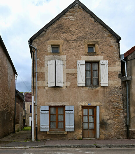 L'Isle-sur-Serein : Maison 5 pièces à vendre
