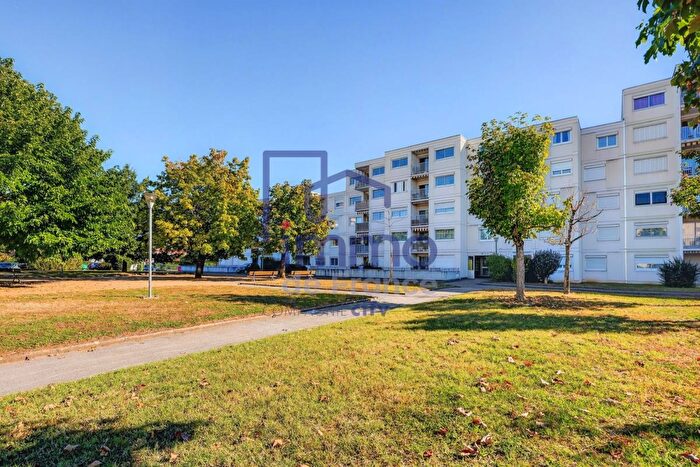 Saint-Priest, Village : Appartement 6 pièces à vendre
