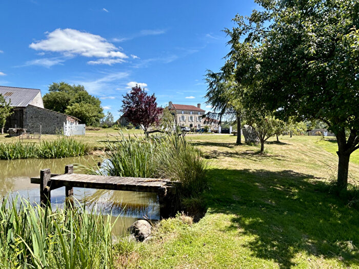 Oradour-Saint-Genest : Maison 8 pièces à vendre