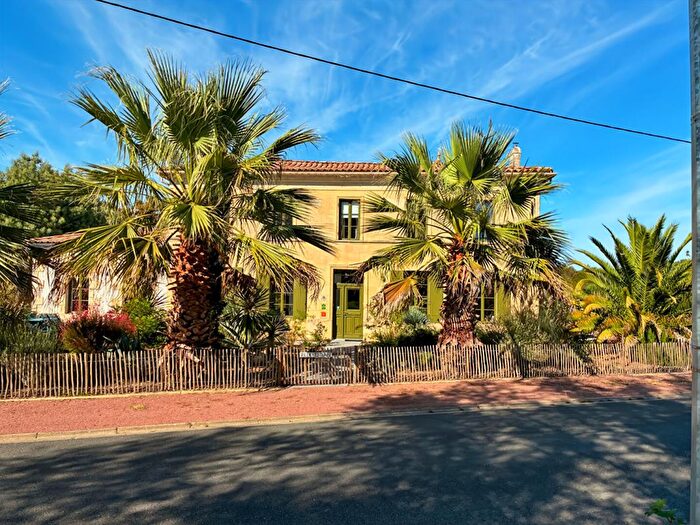 Maison à vendre - Braud-et-Saint-Louis - 11 pièces - 7 chambres