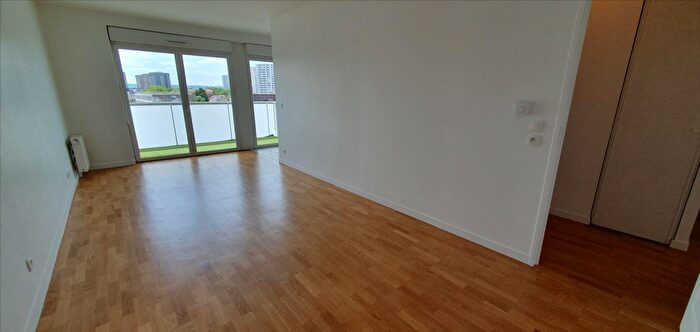Appartement 3 pièces à Nanterre, Chemin de lîle, à louer