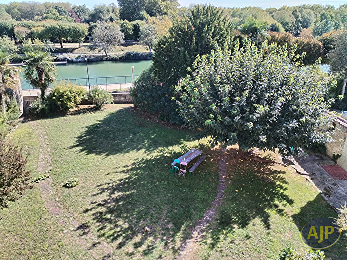 Saintes, Centre-ville : Appartement 2 pièces à louer