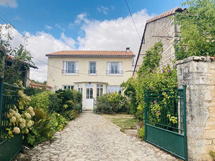 Maison à vendre - Bayers - 7 pièces - 3 chambres