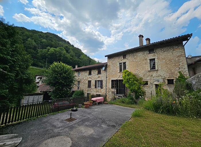 Maison 12 pièces à vendre à Cerdon