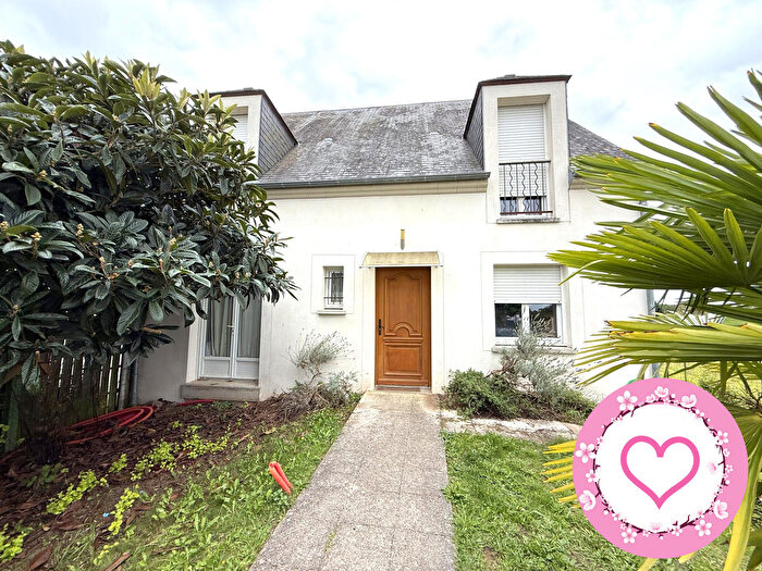 Maison à vendre - Saint-Benoît-sur-Loire - 6 pièces - 4 chambres