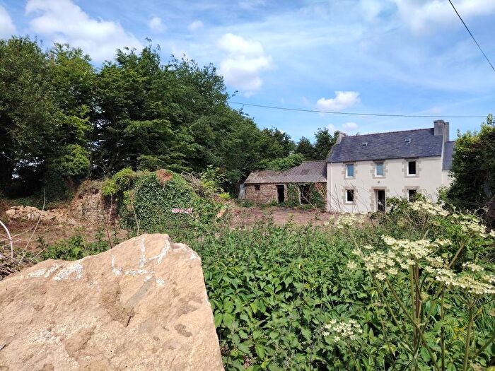 Maison 5 pièces à Plounéventer, à vendre