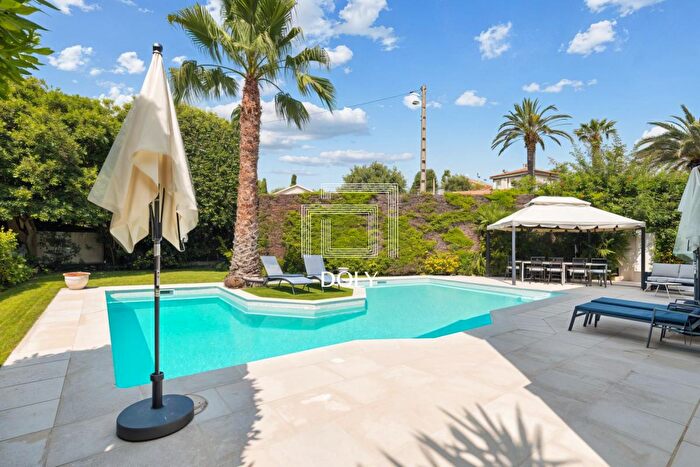 Cannes, Californie Pezou : Maison 9 pièces à vendre