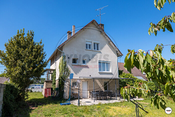 Maison 7 pièces à Les Mureaux, Nouvelle France, à vendre