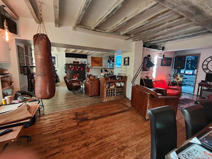 Maison à vendre - Éguzon-Chantôme - 11 pièces - 7 chambres