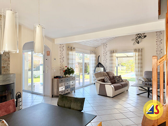 Maison à vendre - Pont-Saint-Martin - 7 pièces - 4 chambres