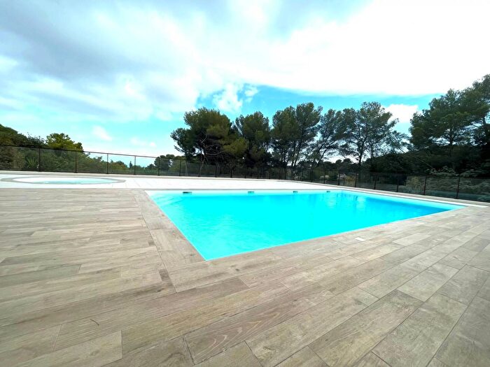 Appartement à louer - Brusquet-Retenaou-Devens, Vallauris - 3 pièces - 2 chambres