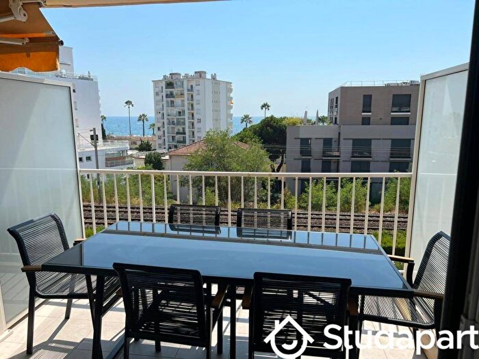 Appartement à louer - Pont du Lys-Antibes les Pins - 3 pièces - 3 chambres