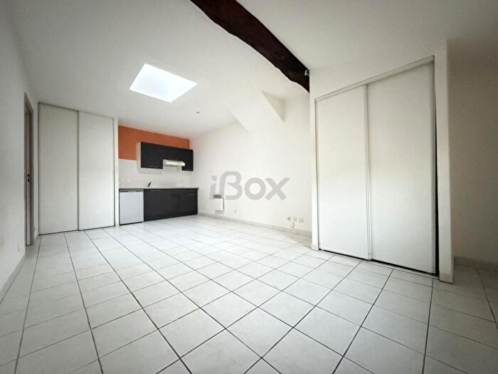 Appartement à louer - Brignoles, Centre-ville, Vieille ville - 1 pièce