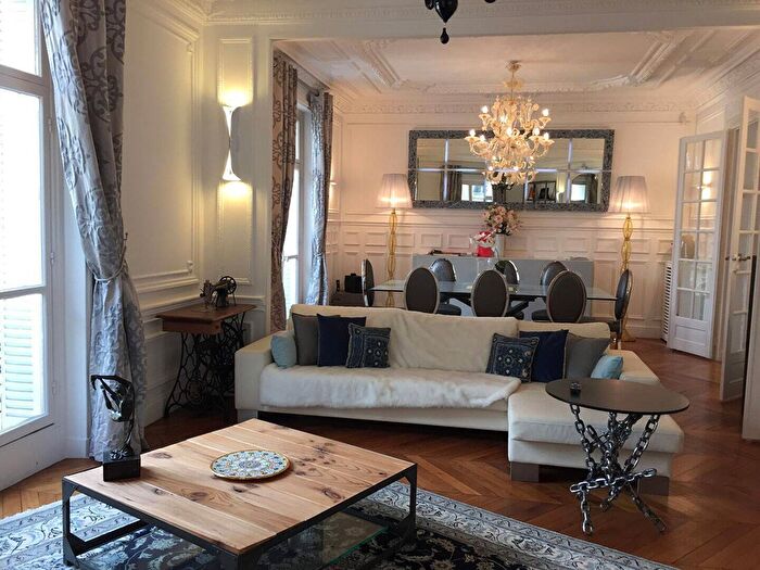 Appartement à louer - Porte Dauphine, Paris ème arrondissement - 4 pièces - 2 chambres