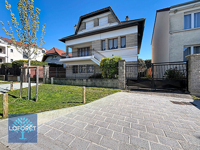 Maison à vendre - Ormesson-sur-Marne - 6 pièces - 4 chambres