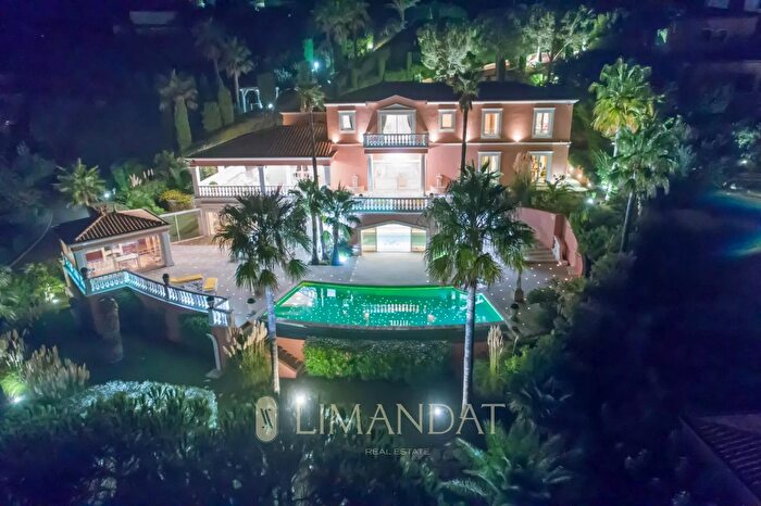 Maison à vendre - Roquebrune-sur-Argens - 8 pièces - 5 chambres